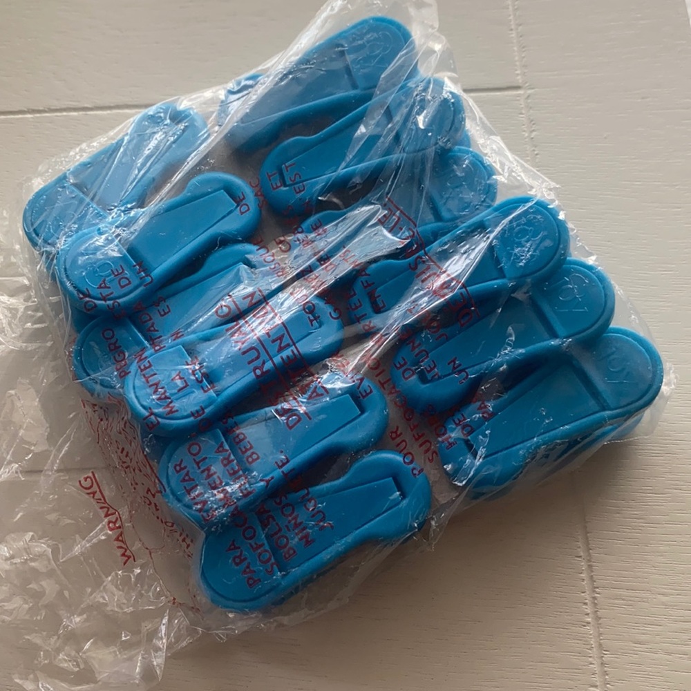 New! (12) Joy Mangano Huggable Hangers Finger Clips! - Gem